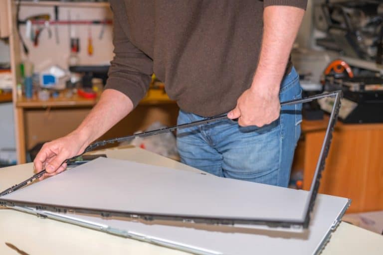 What Is Backlight Bleed And How Can You Fix It? | The WiredShopper